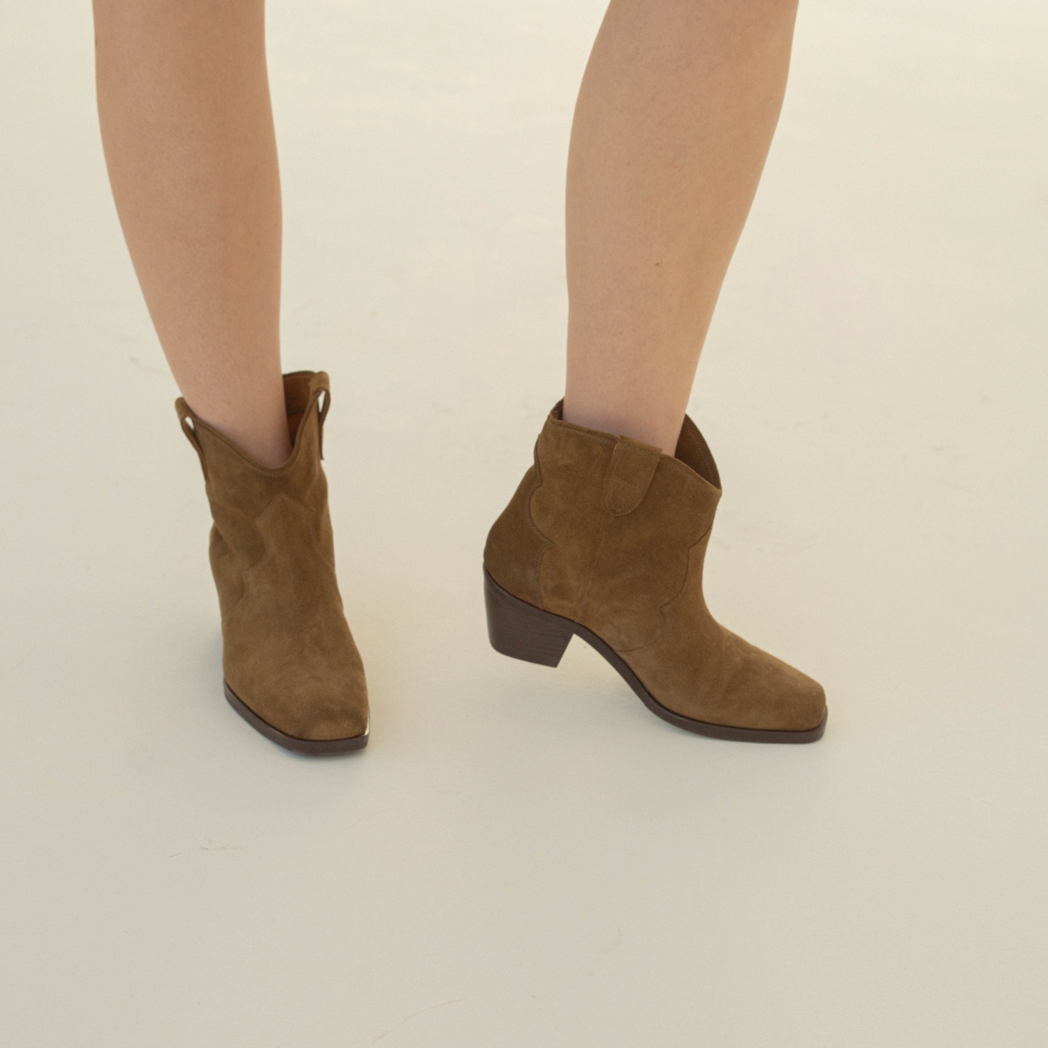 Jesse Cowboy Boots, moos velvet | Balagan Studio